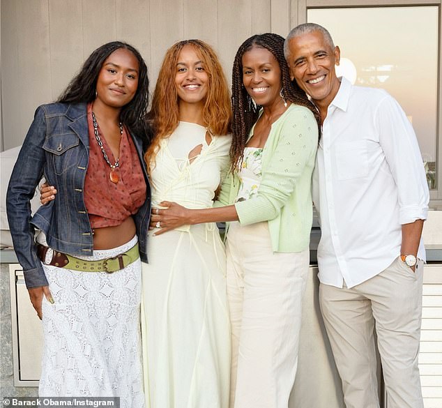 Obamas celebrate Thanksgiving with family photo after Michelle sparked ...