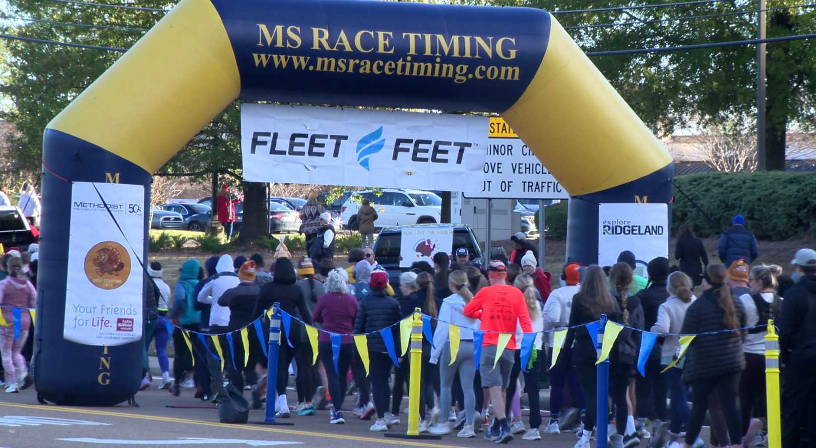 Hundreds of runners kick off Thanksgiving with Turkey Day 8K