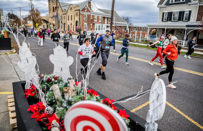 Thousands run in Thanksgiving Day SMT Turkey Trot 5k: photos