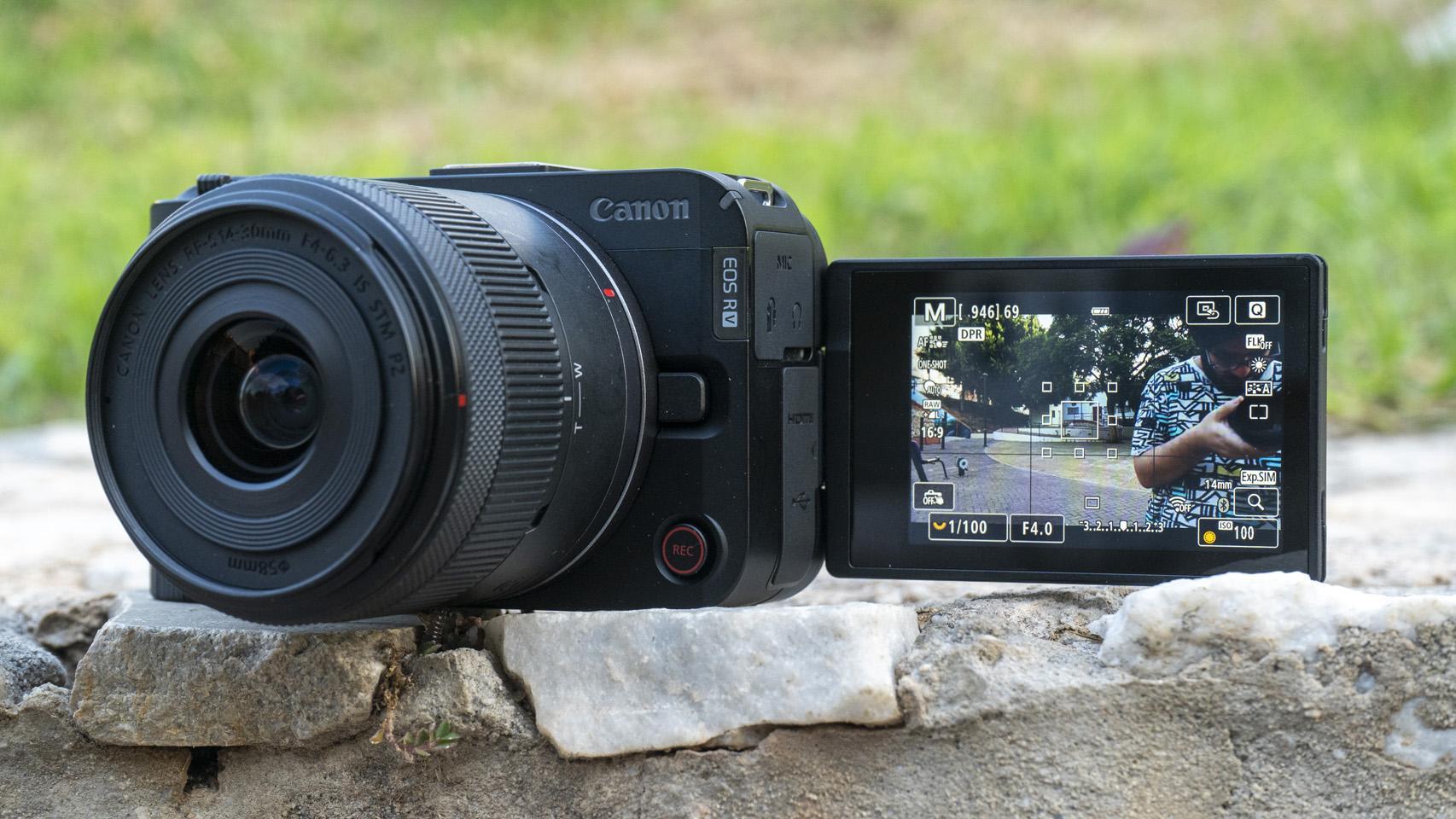 Análisis de la Canon EOS R50 V, la cámara compacta ideal para creadores ...