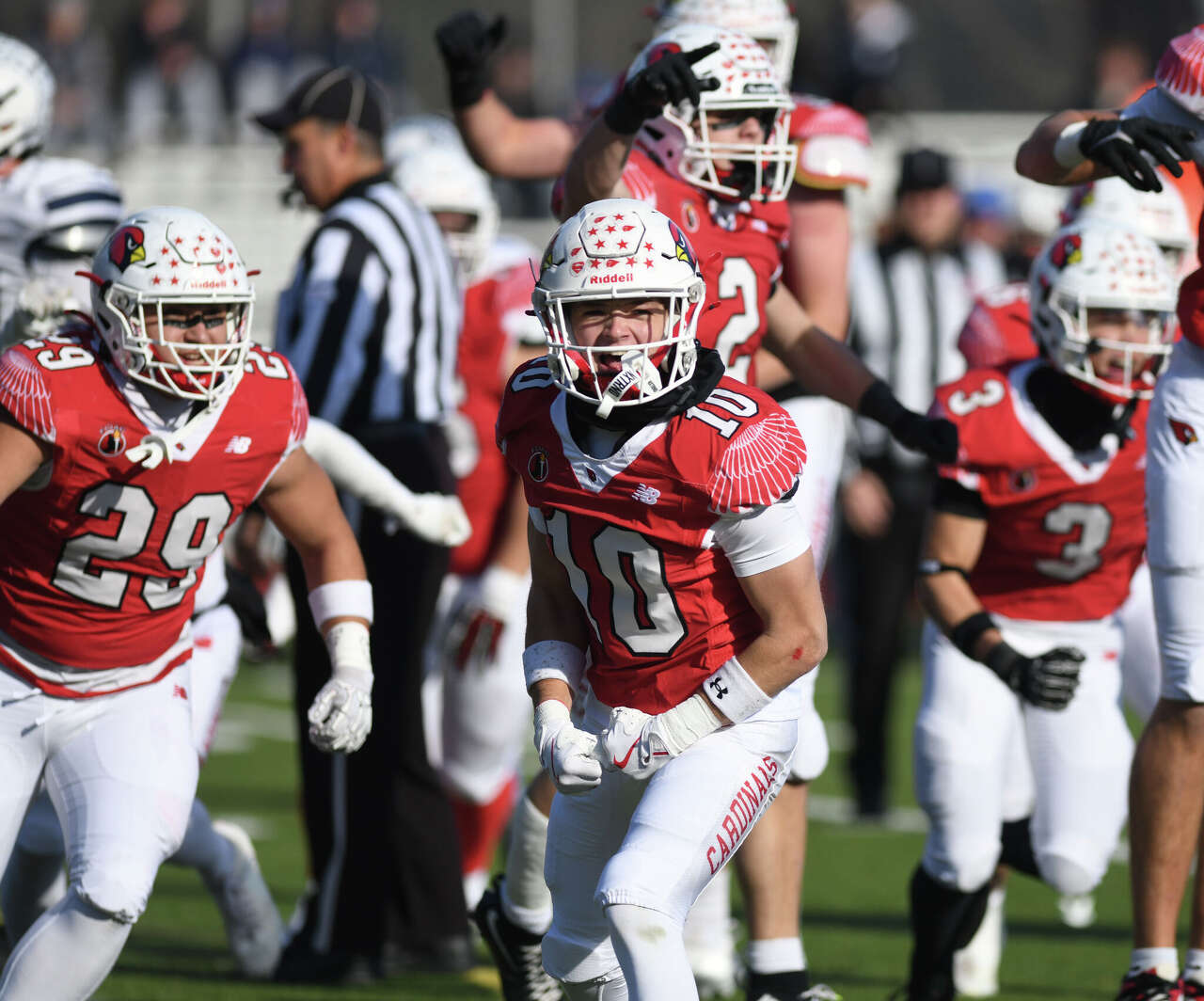 Greenwich football pulls away from Staples behind Jack Kelly's 3 touchdowns