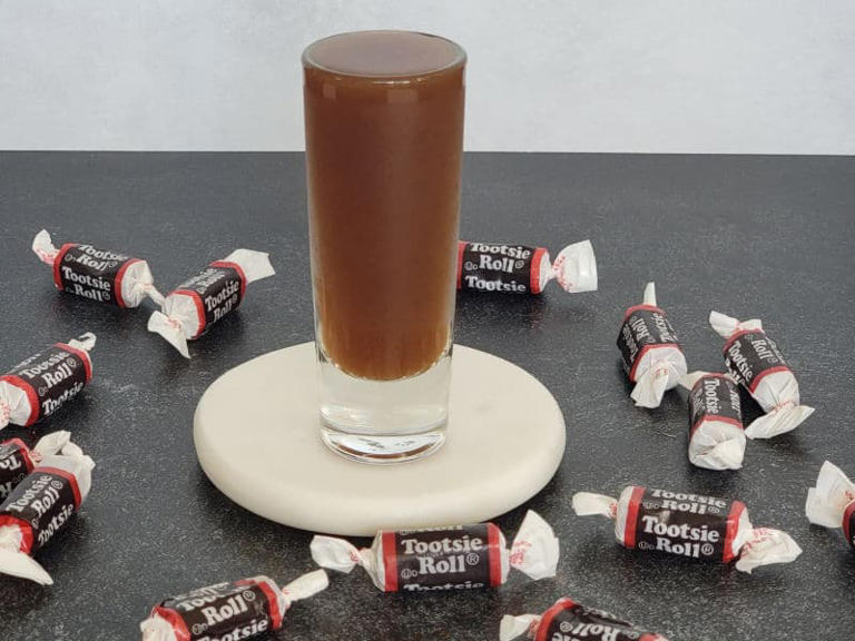 Easy Tootsie Roll Shot Recipe