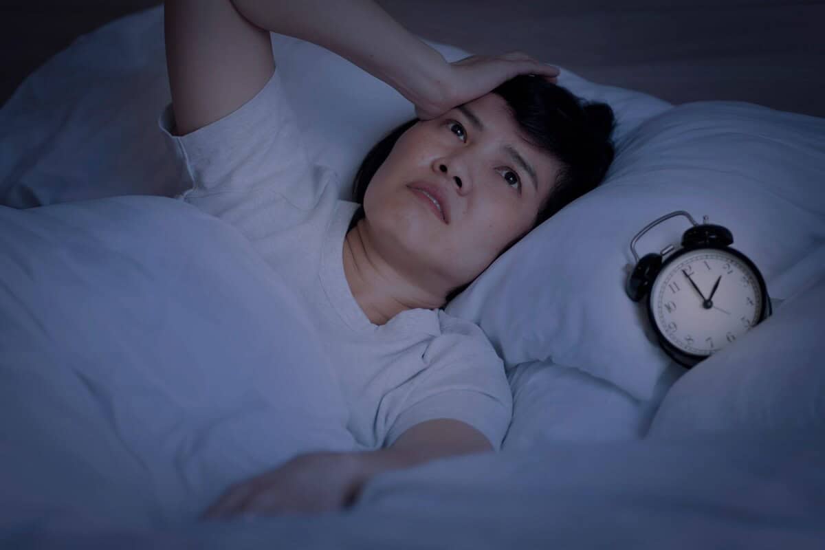 Immer wieder zwischen 2 und 3 Uhr wach? Das steckt wirklich dahinter
