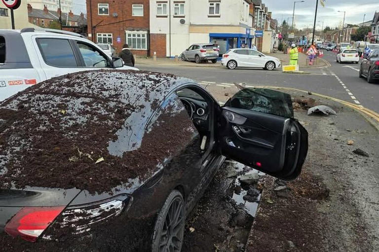 Driver 'hit mobility scooter, cars and traffic light' in Sutton ...