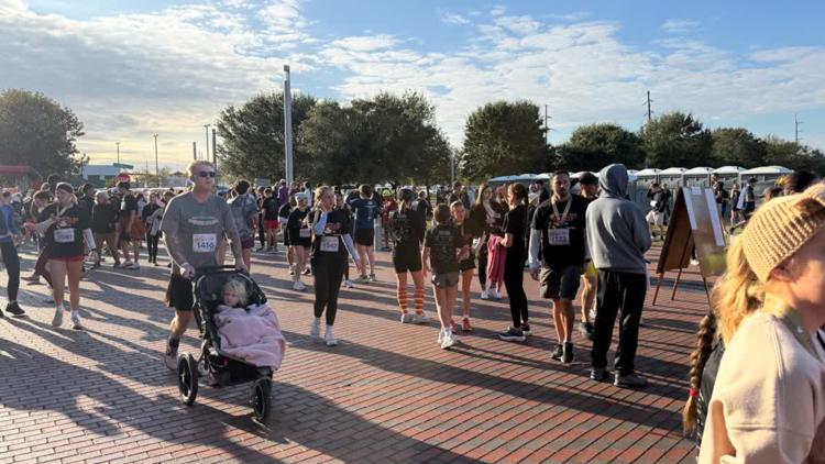 Record crowd gathers for 35th Annual Turkey Trot in Beaumont