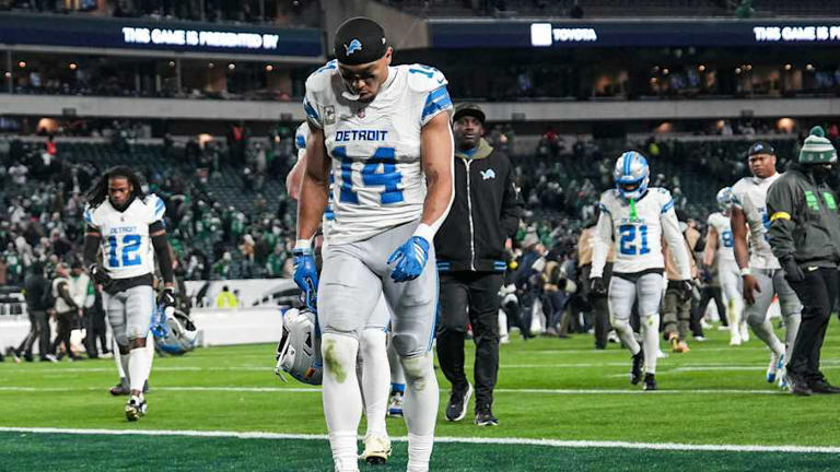 Amon-Ra St. Brown Suffers Painful-Looking Leg Injury in Thanksgiving ...