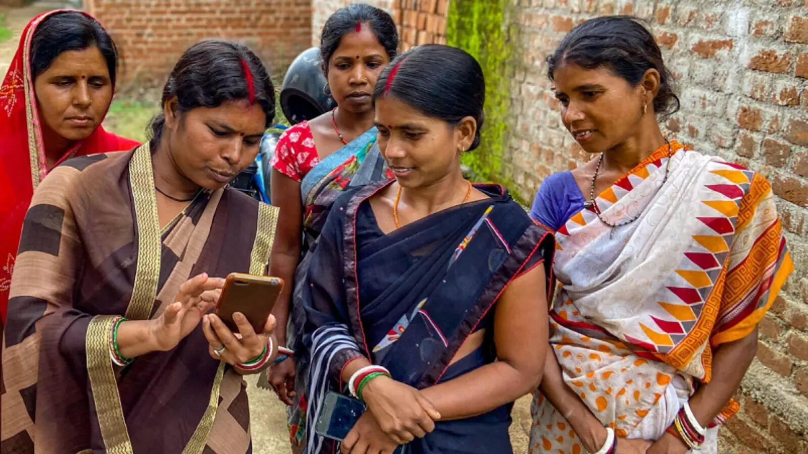 Congress blames cash grant to women for poll debacle