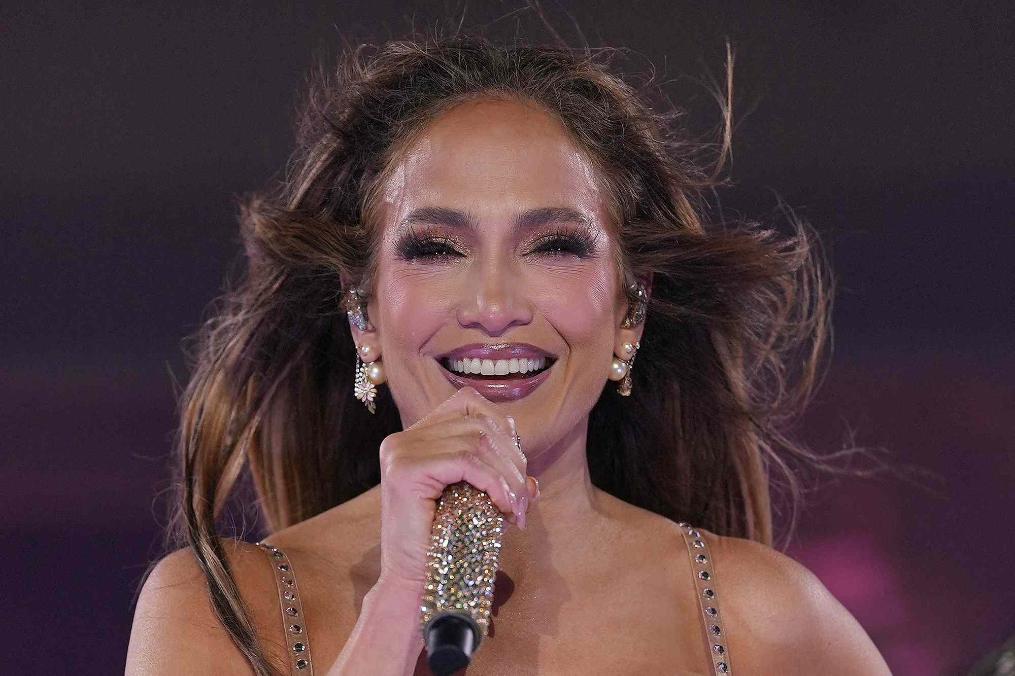Jennifer Lopez Performs at Billionaire's Extravagant Wedding ...
