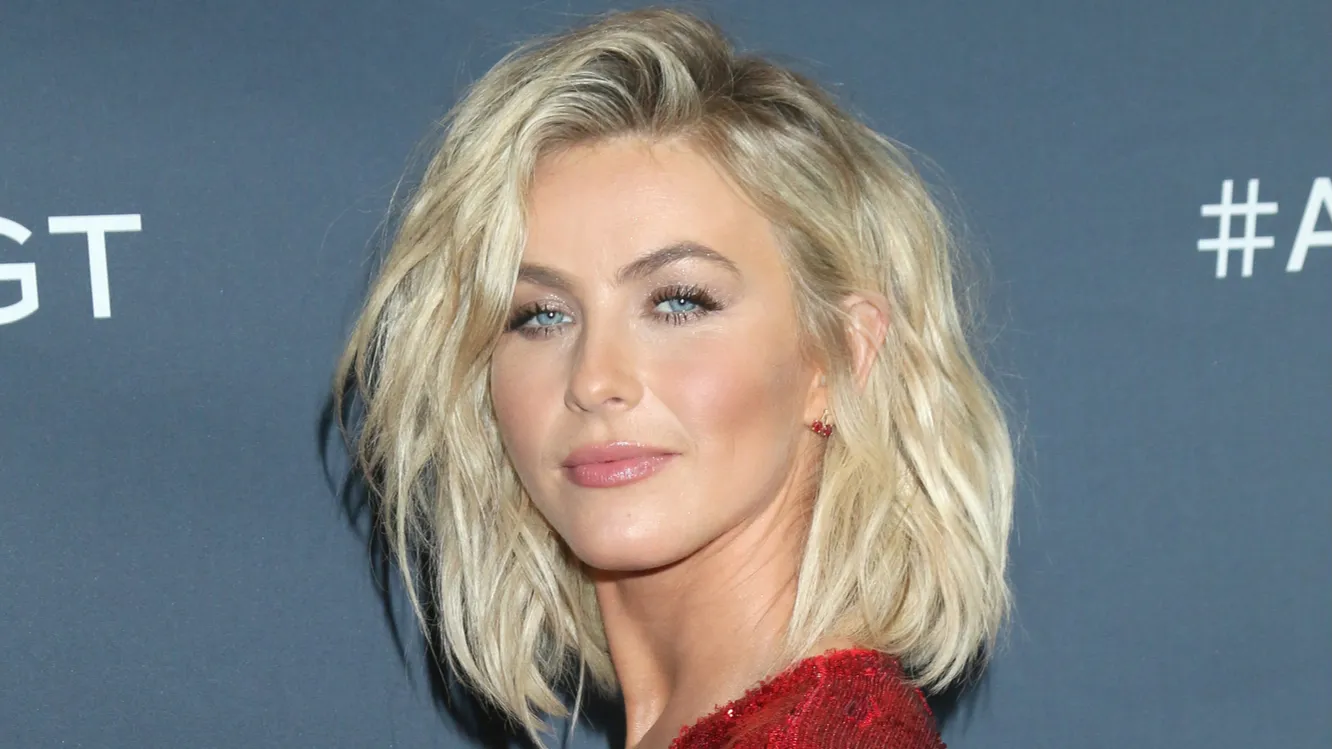 Former couple Ryan Seacrest and Julianne Hough will appear together on ...