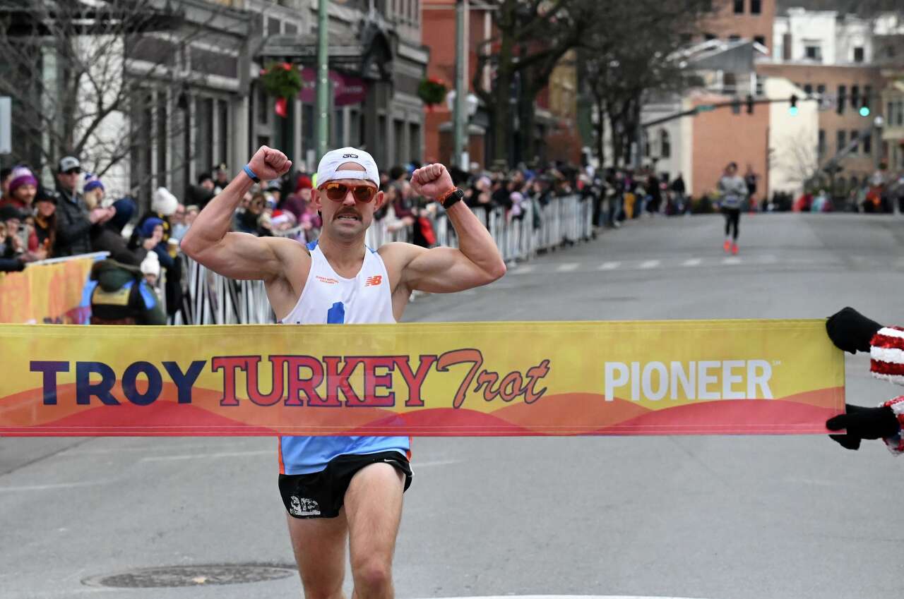 Thousands run 78th Troy Turkey Trot on Thanksgiving morning