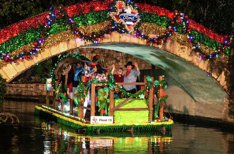 Tickets still available for 44th Annual Ford Holiday River Parade