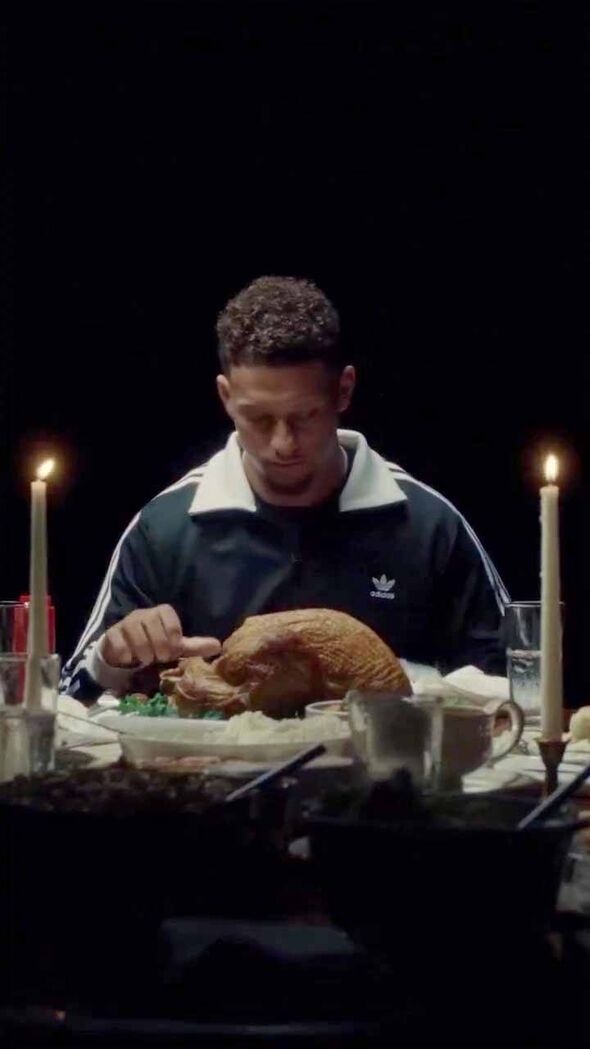 Patrick Mahomes leaves NFL fans disgusted by smothering Thanksgiving ...