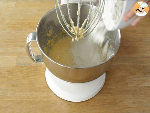 Victoria sponge cake - video recipe