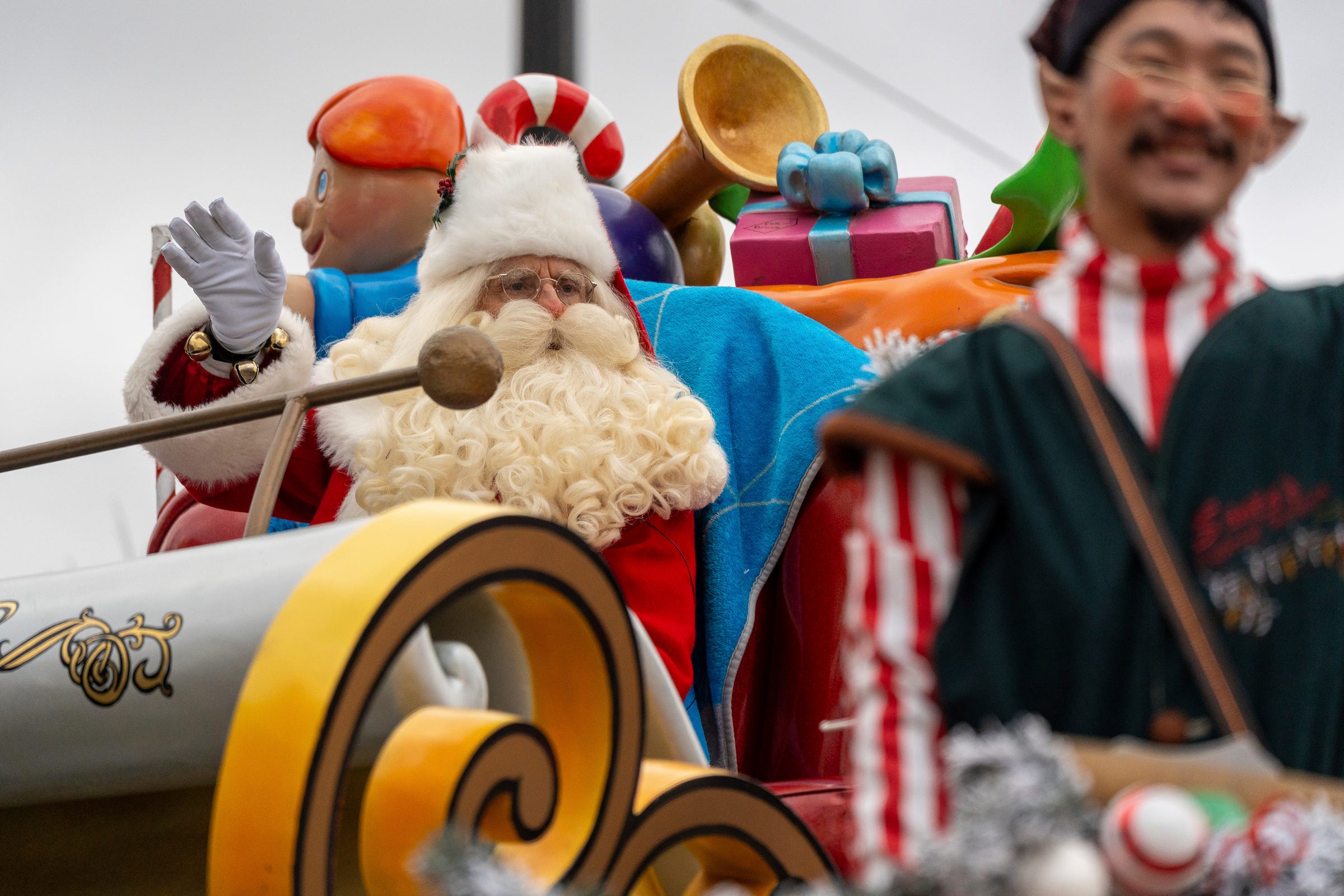 America's Thanksgiving Parade draws thousands to cold, win in Detroit