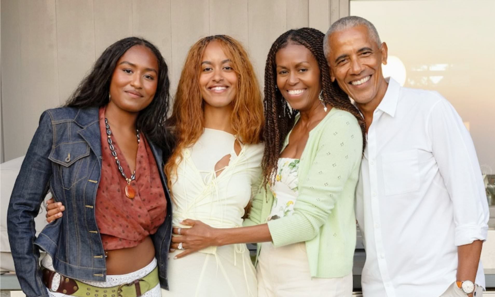 Obamas celebrate Thanksgiving with family photo after Michelle sparked ...