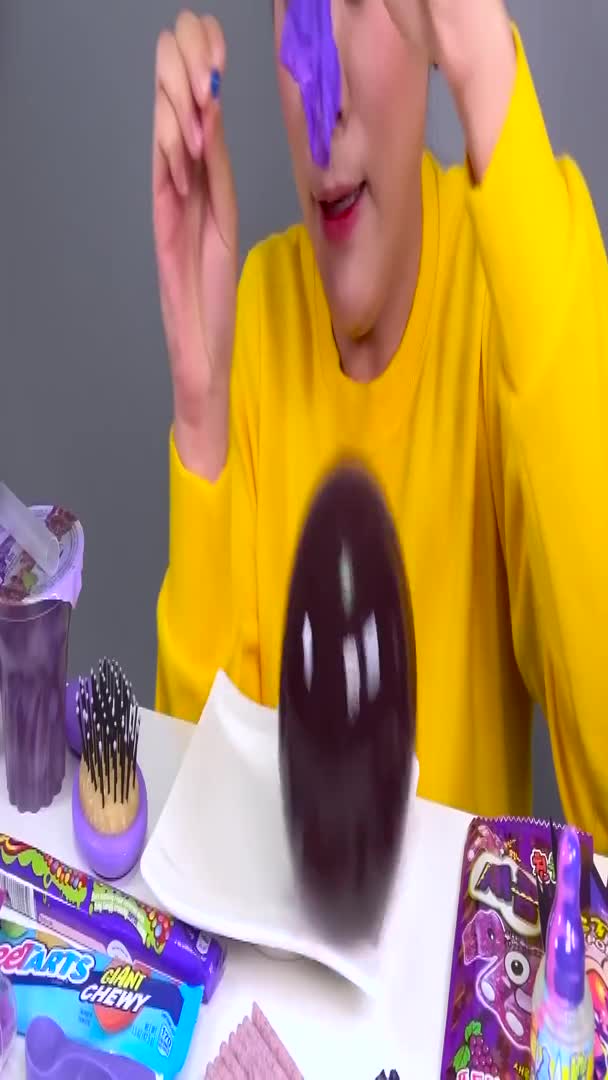 プリングルズゼリーデザートチャレンジ 紫色のデザート ビッグゼリーキャンディー 食べる音 ドナ