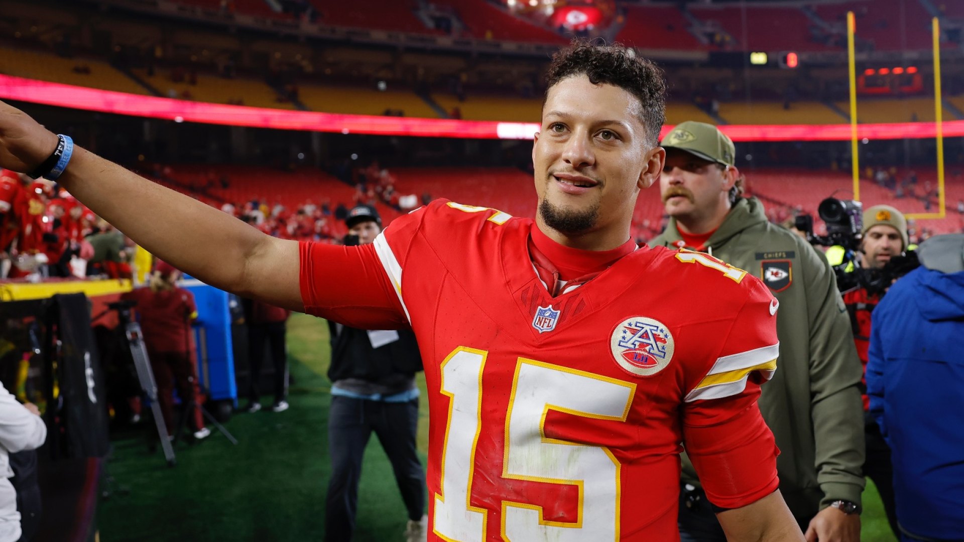 Patrick Mahomes Raises Eyebrows After Putting Ketchup on His Turkey