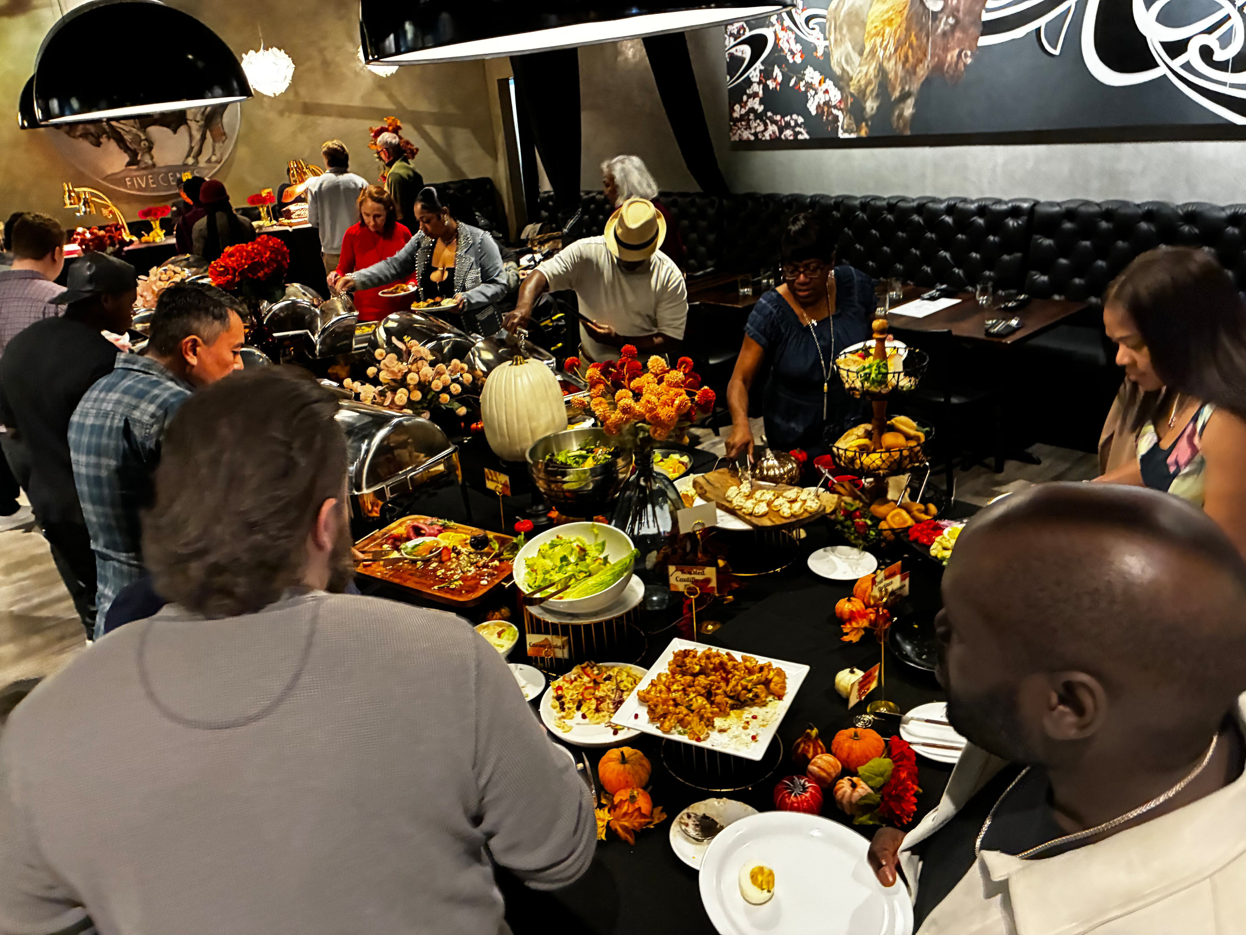 Many in metro Atlanta choose to eat out over traditional family meal ...