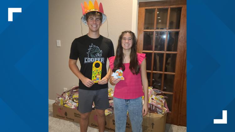 Star QB Colson Collins, sister deliver holiday craft kits to Texas ...