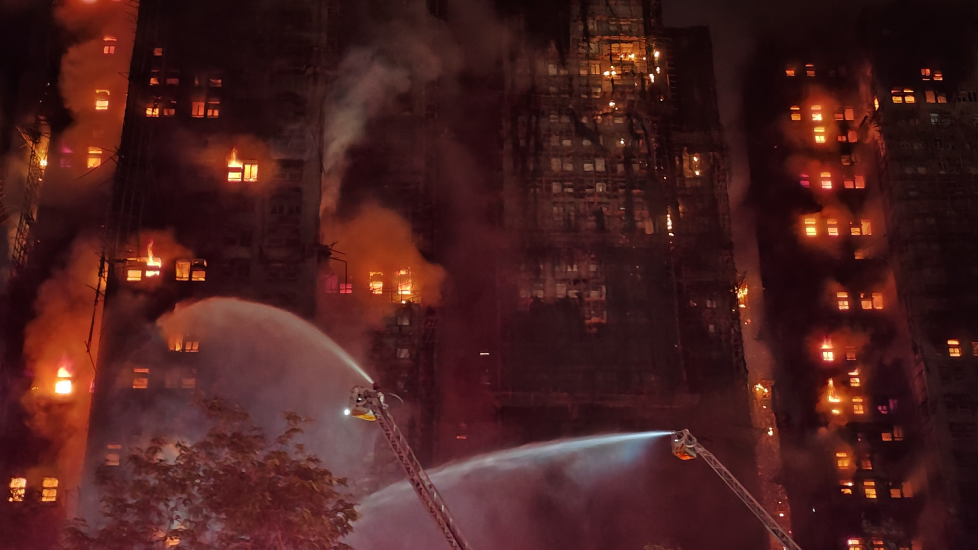Death toll rises as Hong Kong firefighters battle burning towers for a ...