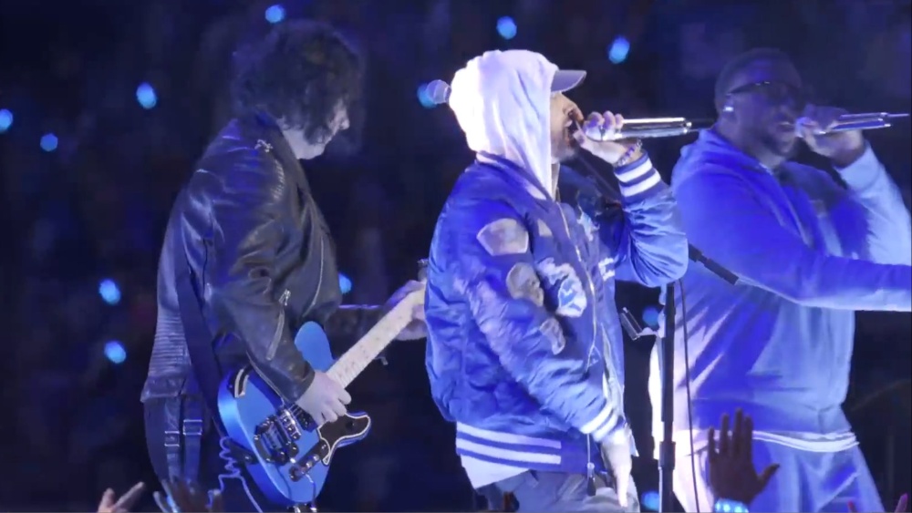 Eminem Makes Surprise Appearance On Fox's NFL Thanksgiving Halftime ...