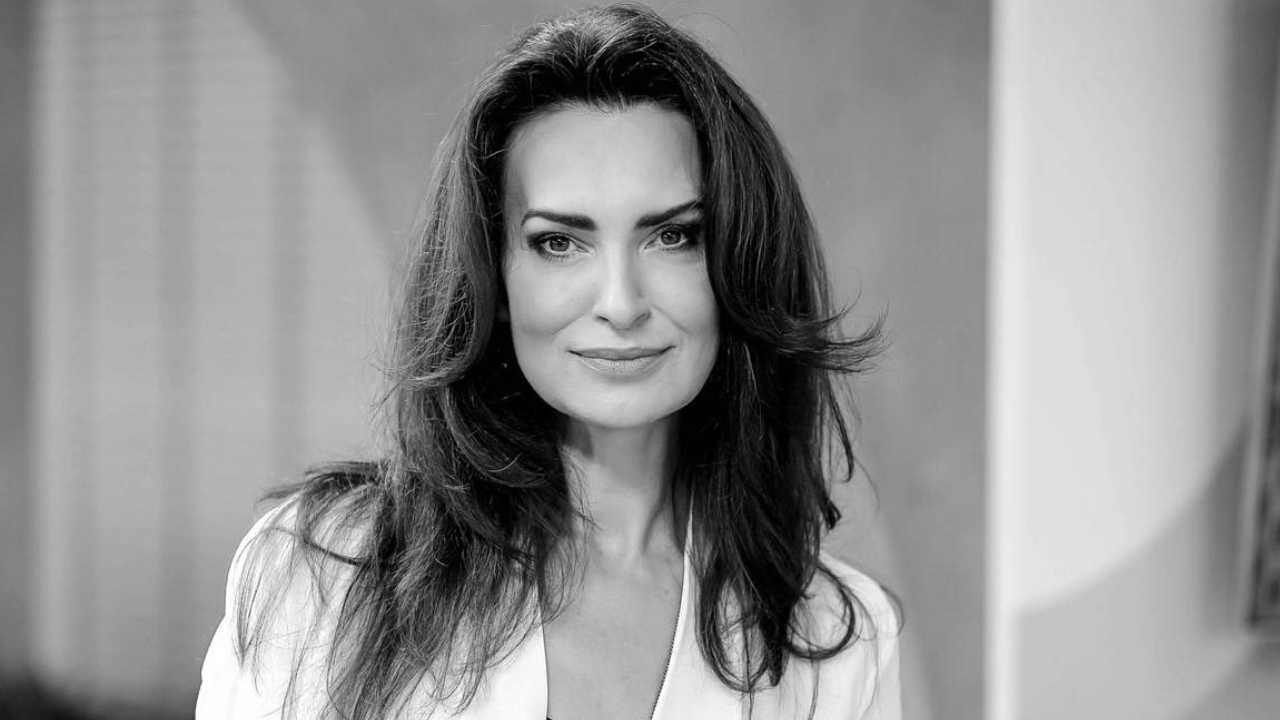 Who Was Agnieszka Maciag? Polish Supermodel And Author Dies At 56 Amid ...