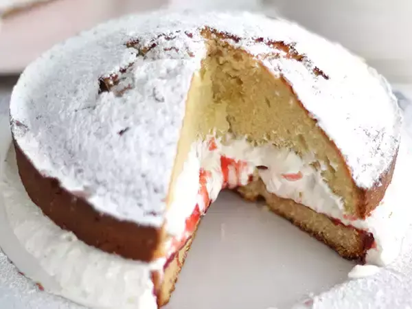 Victoria sponge cake - video recipe