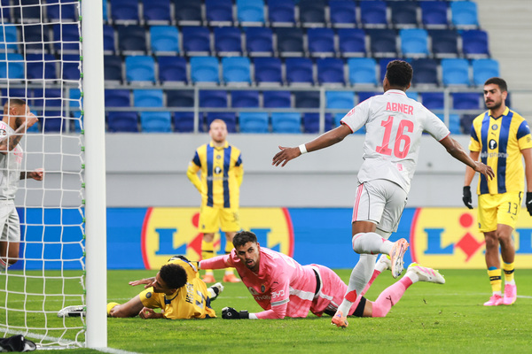 Lyon cartonne sans forcer ! - Débrief et NOTES des joueurs (Maccabi 0-6 OL)