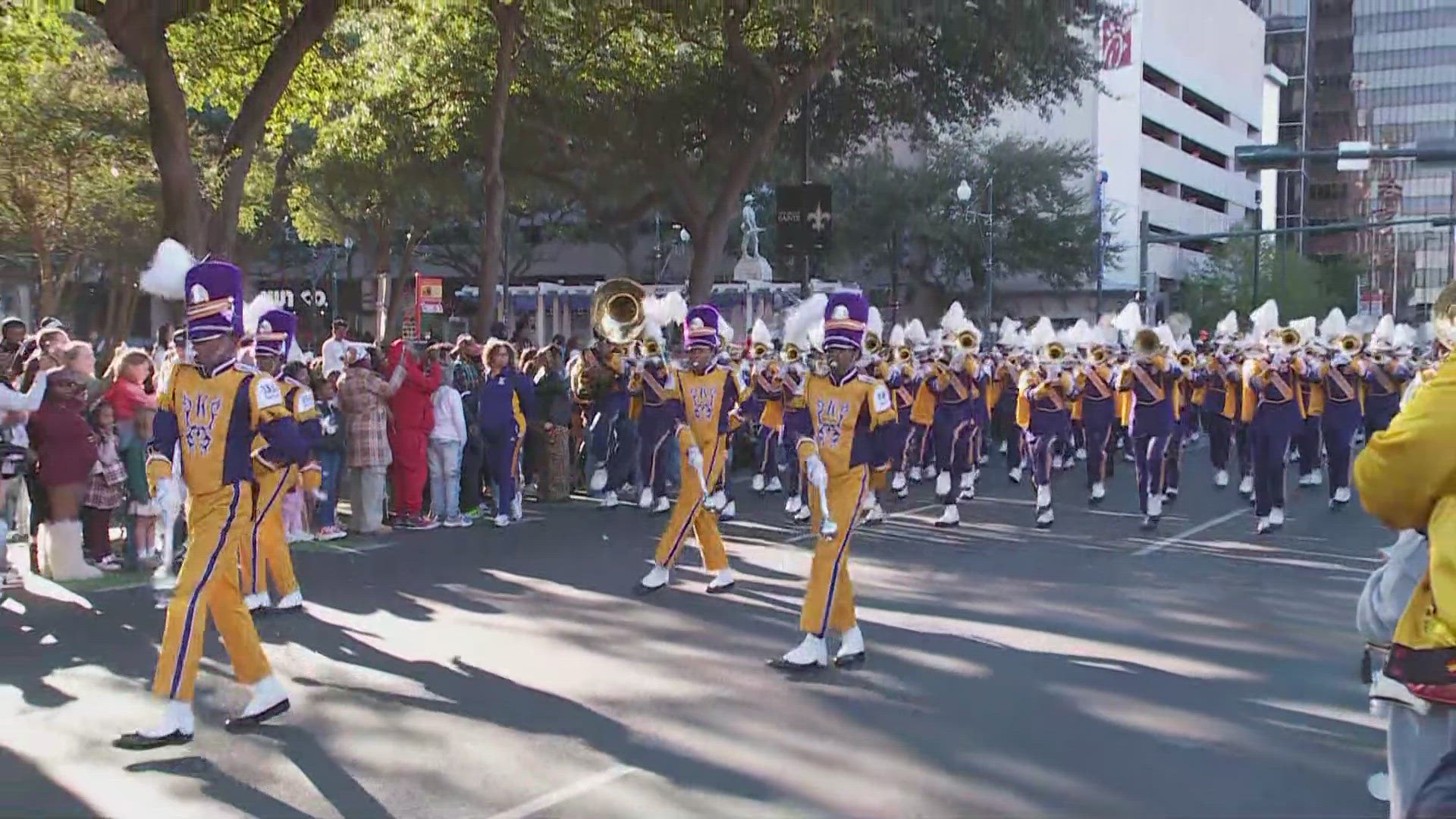 Edna Karr High School Marching Band Rolls in Annual Bayou Classic ...