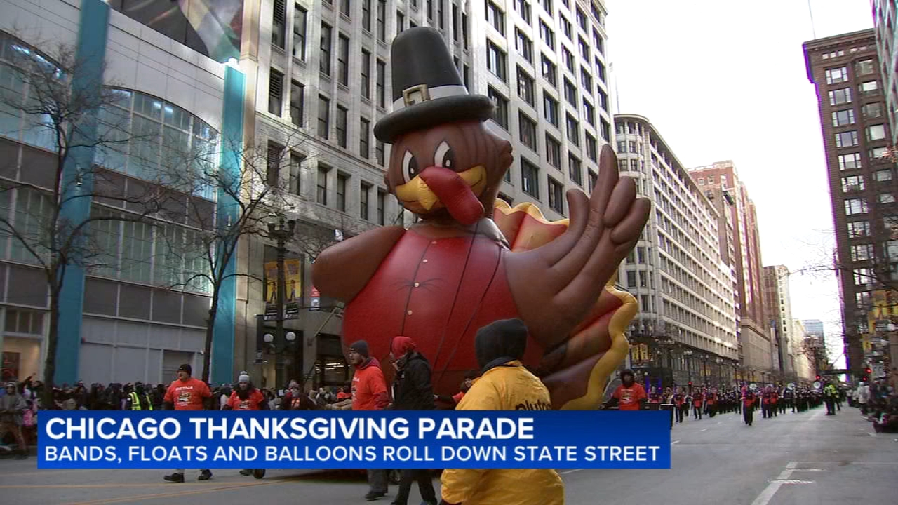 Chicago Thanksgiving Parade marches through the Loop, holiday meal ...