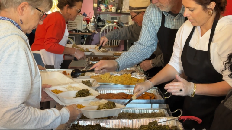 Aunny’s restaurant is giving out hundreds of Thanksgiving meals to the ...