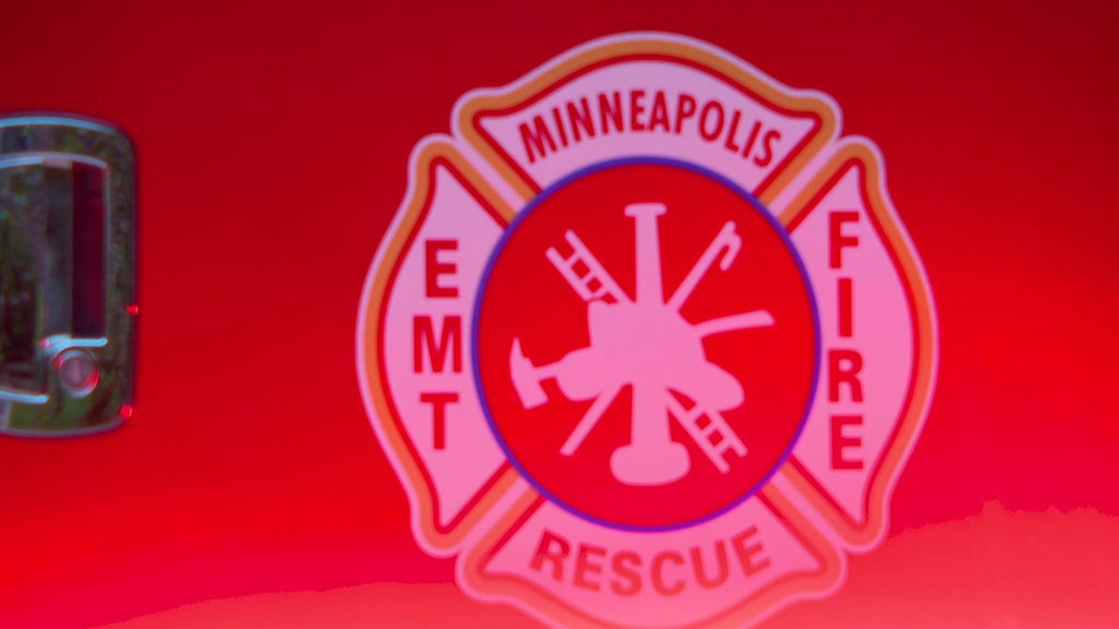 Crews battle fire in northeast Minneapolis apartment building