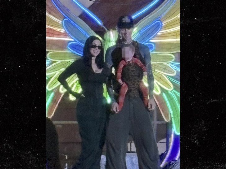 Megan Fox & Machine Gun Kelly Enjoy Outing At L.A. Zoo With Baby ...