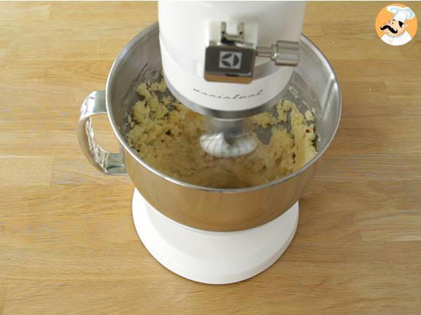 Victoria sponge cake - video recipe