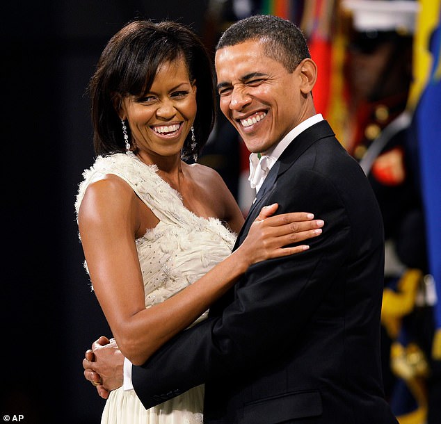 Obamas celebrate Thanksgiving with family photo after Michelle sparked ...