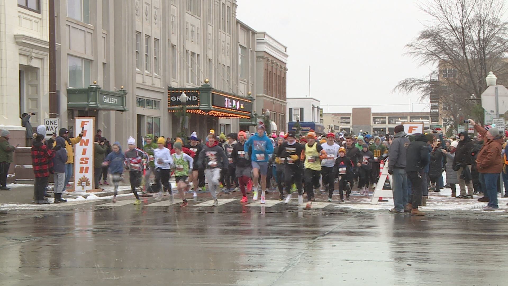 Thousands take part in annual Turkey Trot in downtown Wausau