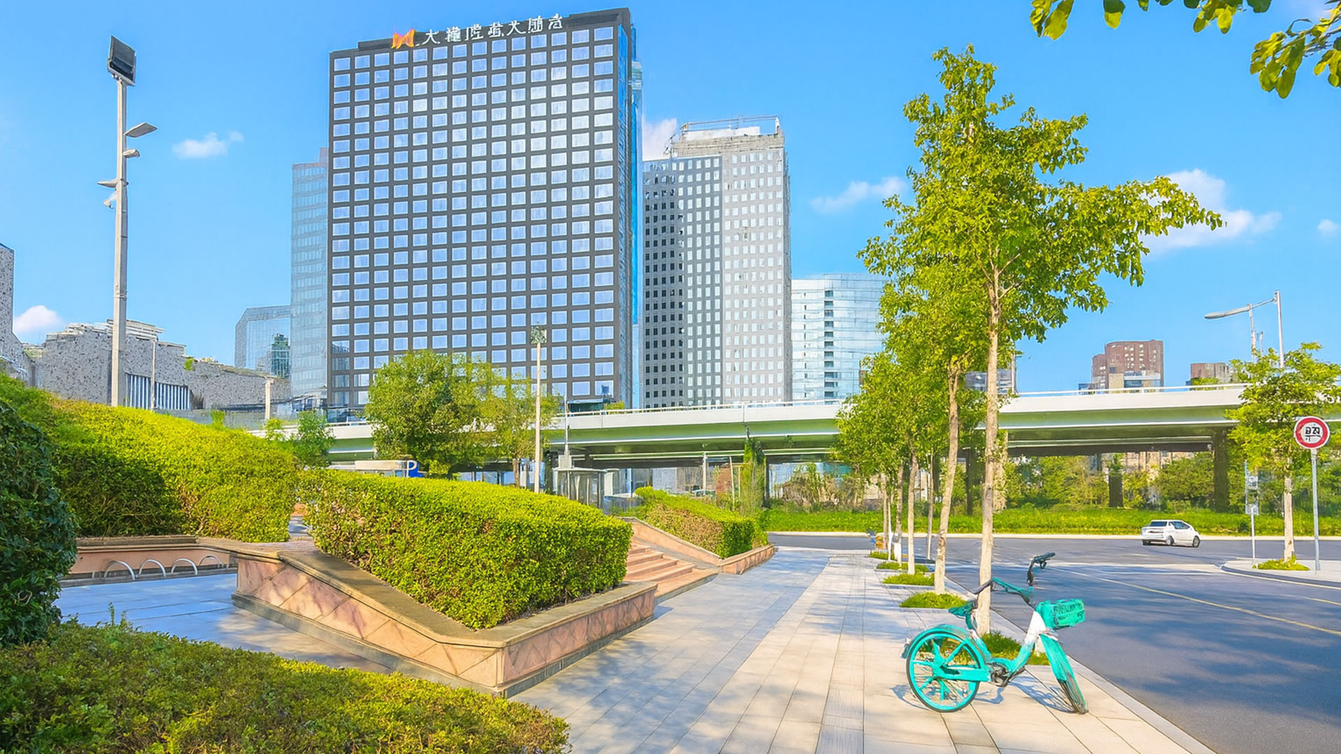 The Green Heart of Chengdu’s Modern Urban Life