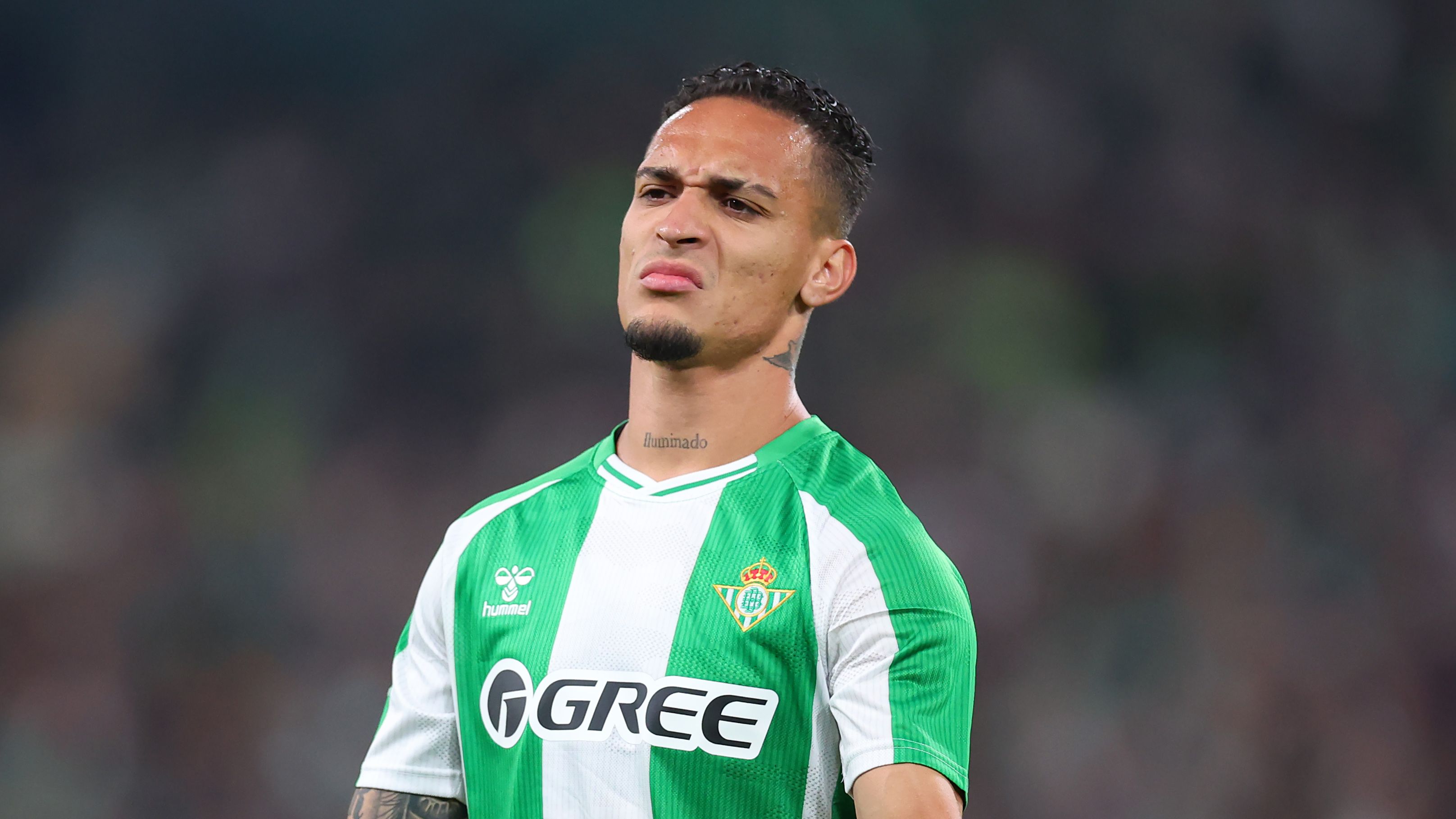 'Actions of a madman' - Man Utd flop Antony escapes red card for shock ...