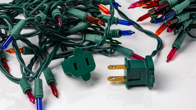 The best way to store your Christmas lights? Experts recommend this ...