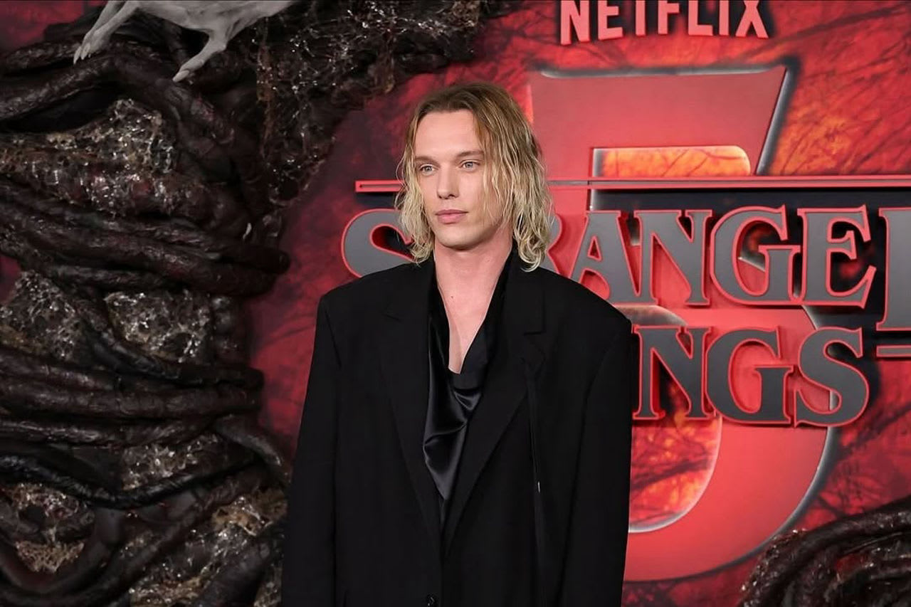 Jamie Campbell Bower Used To Be Engaged To 'Ginny Weasley': Quick Facts ...