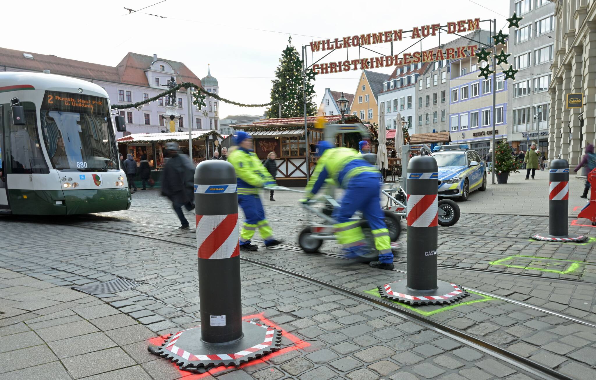 Im Takt der Tram: Augsburg sichert Christkindlesmarkt mit rollenden Pollern