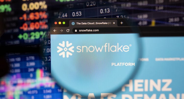 Is Snowflake Stock (SNOW) a Buy Ahead of Q3 Earnings? Here’s What ...
