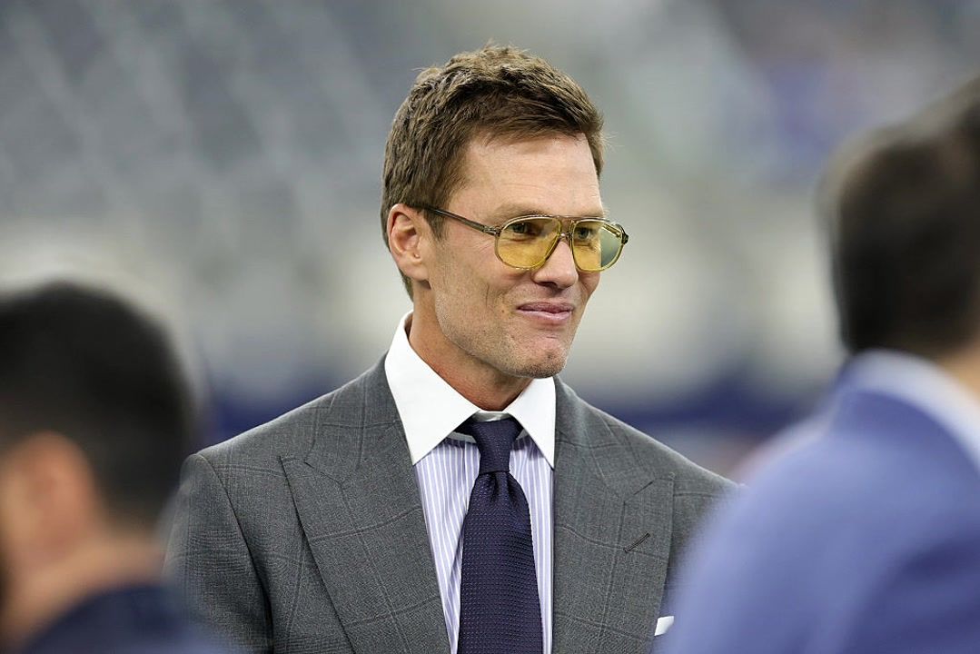 Tom Brady gets put in the hot seat during FOX NFL Thanksgiving broadcast