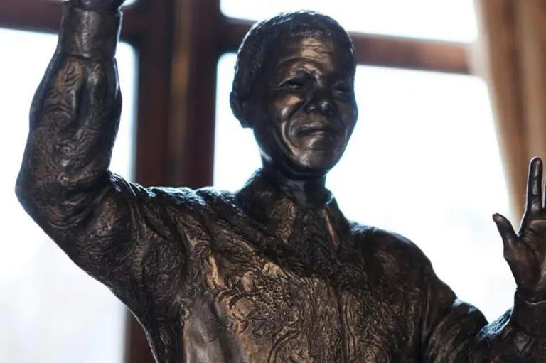 Nelson Mandela statue in Glasgow unveiled as new design officially chosen
