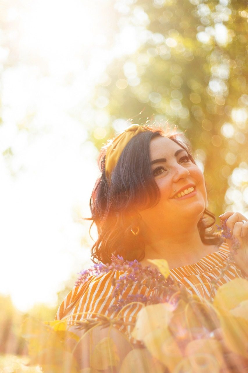 5 Things Curvy Women Do on First Dates Without Realizing Their Power