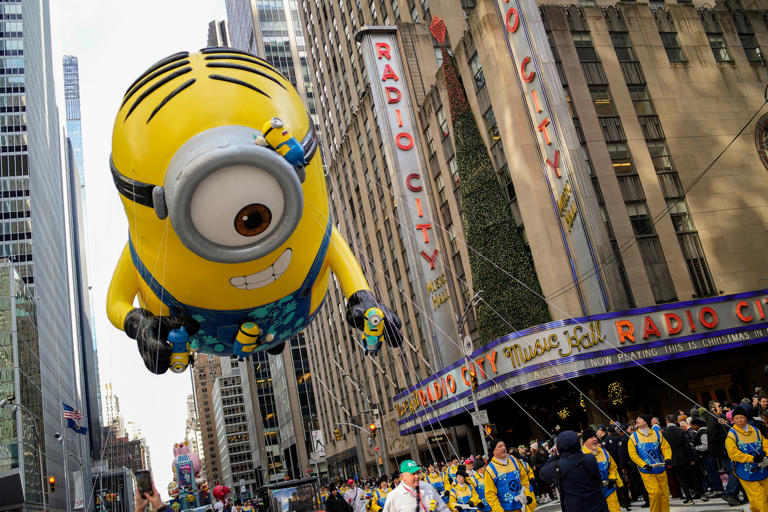 'KPop Demon Hunters' characters join Thanksgiving parade