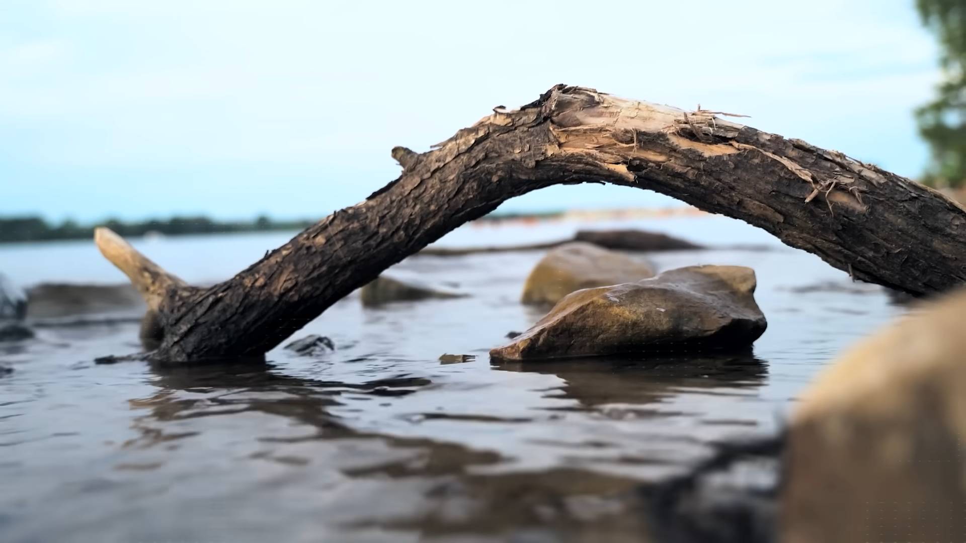 The 90 Million Ton Rockfall That Triggered the Tallest Wave in History