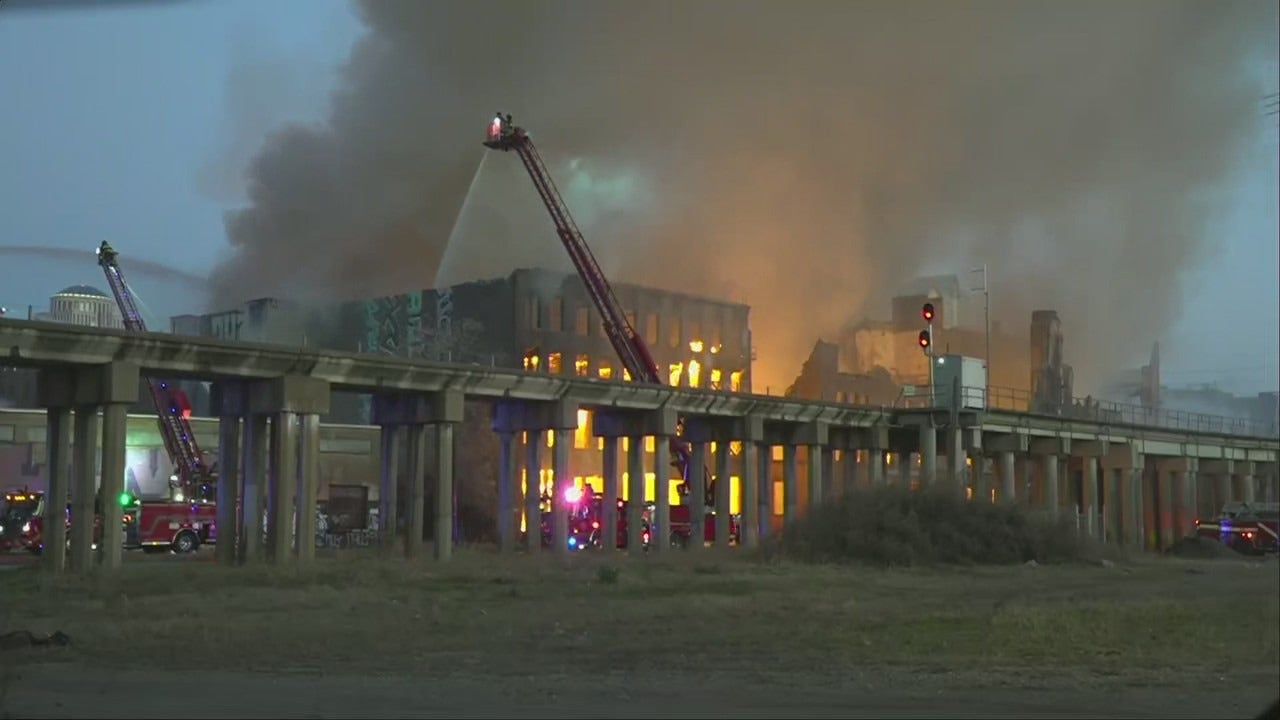 Extremely large, dangerous Black Friday fire breaks out in downtown St ...