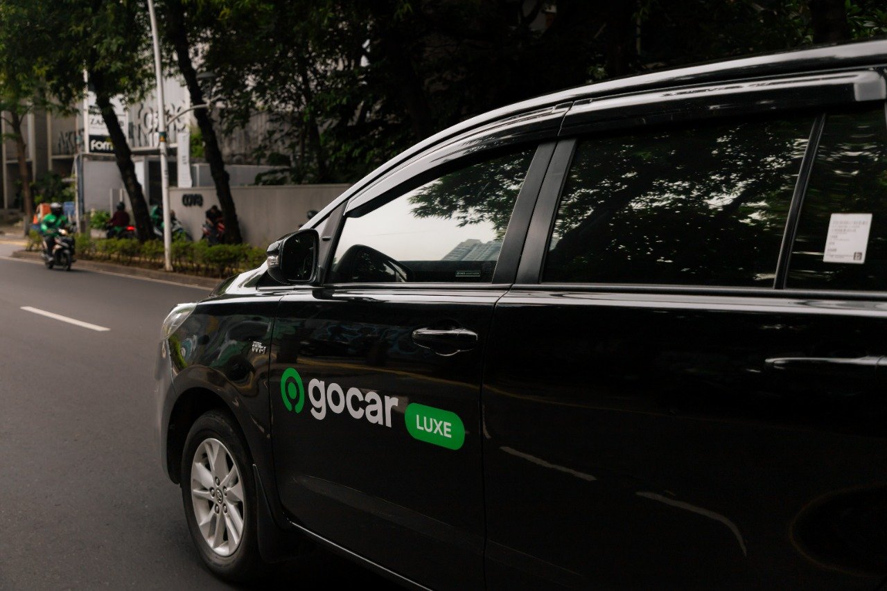 Harga BBM naik, Grab dan Gojek kerek tarif taksi online di Singapura