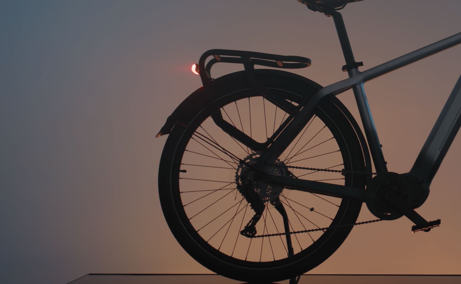 Puber op e-bike haalt agent in met 90 km/u op de snelweg